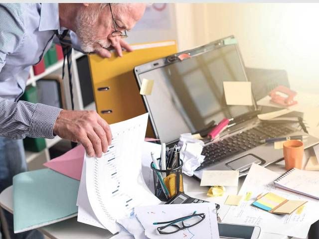 Clutter-Be-Gone! Ways To Organize Your Desk and Keep It Clean